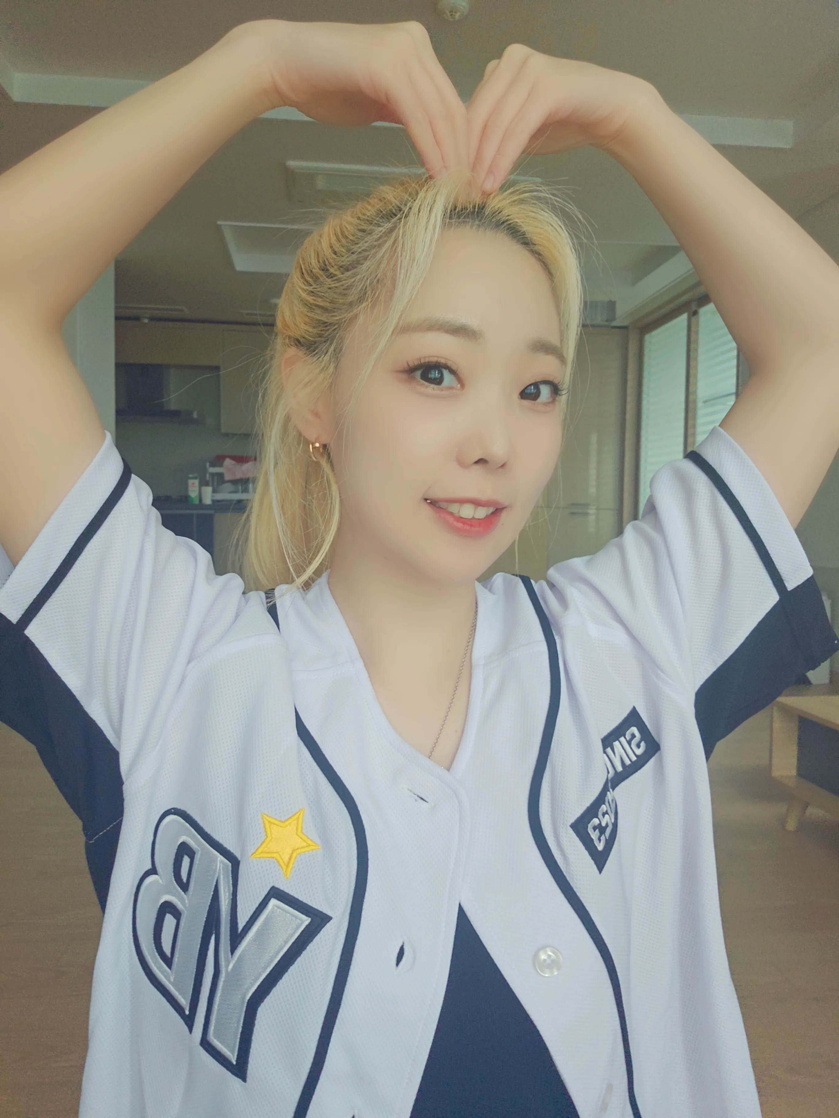 YXL / YB - 오빠들께 드리는 첫 인사 단체 방셀 배달왔어요